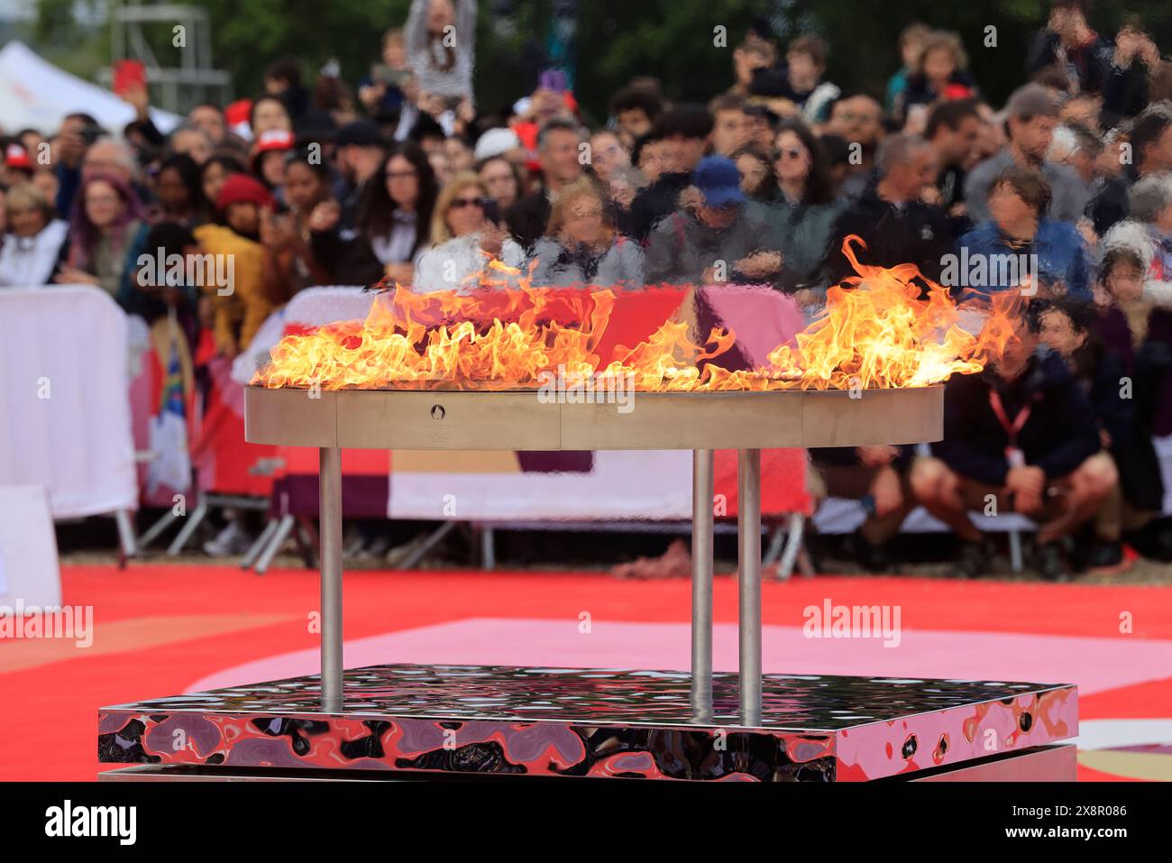 Arrival of the 2024 Olympic torch relay in Bordeaux. Bordeaux, Gironde ...