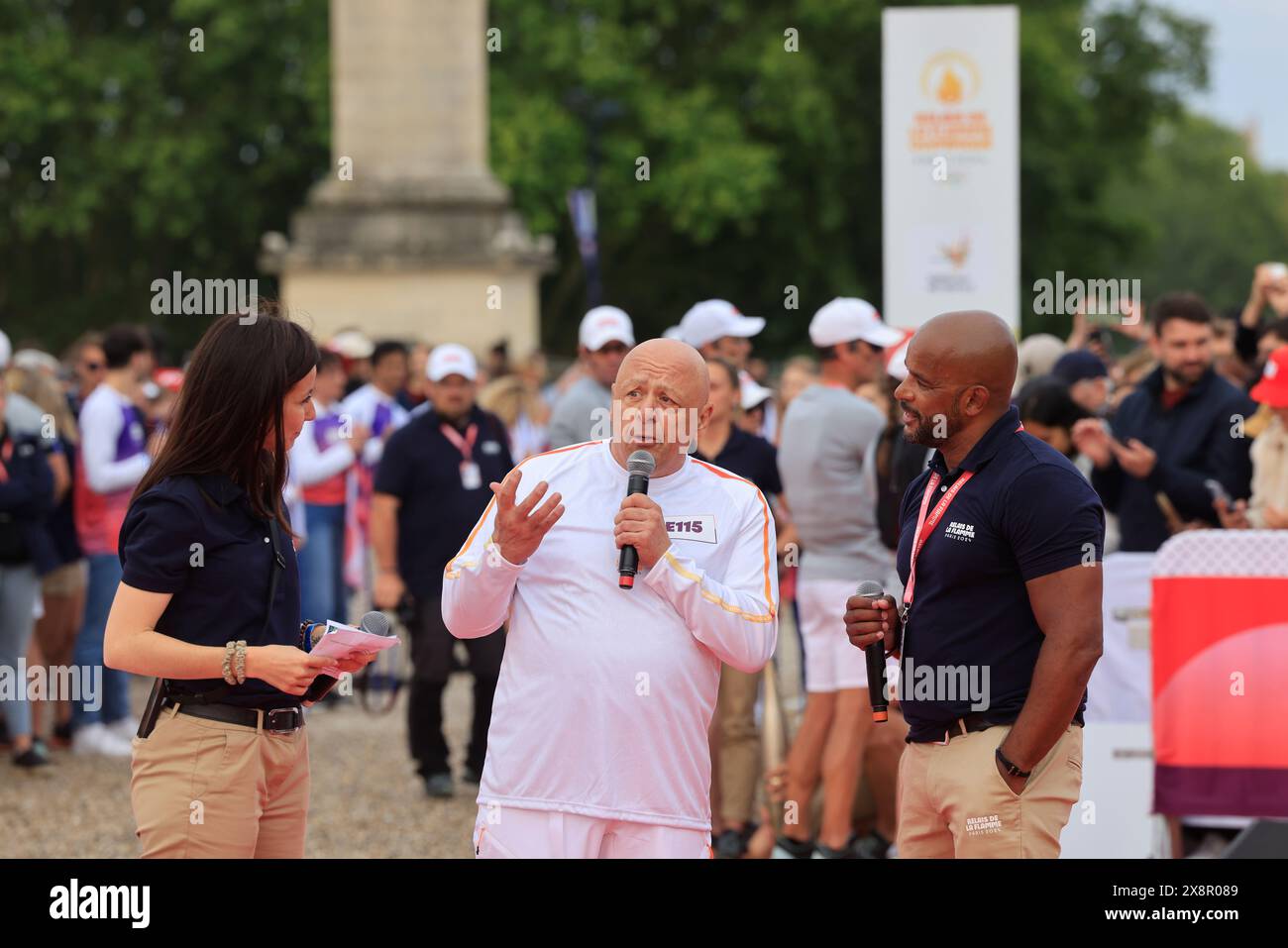 Arrival of the 2024 Olympic torch relay in Bordeaux. Thierry Marx ...