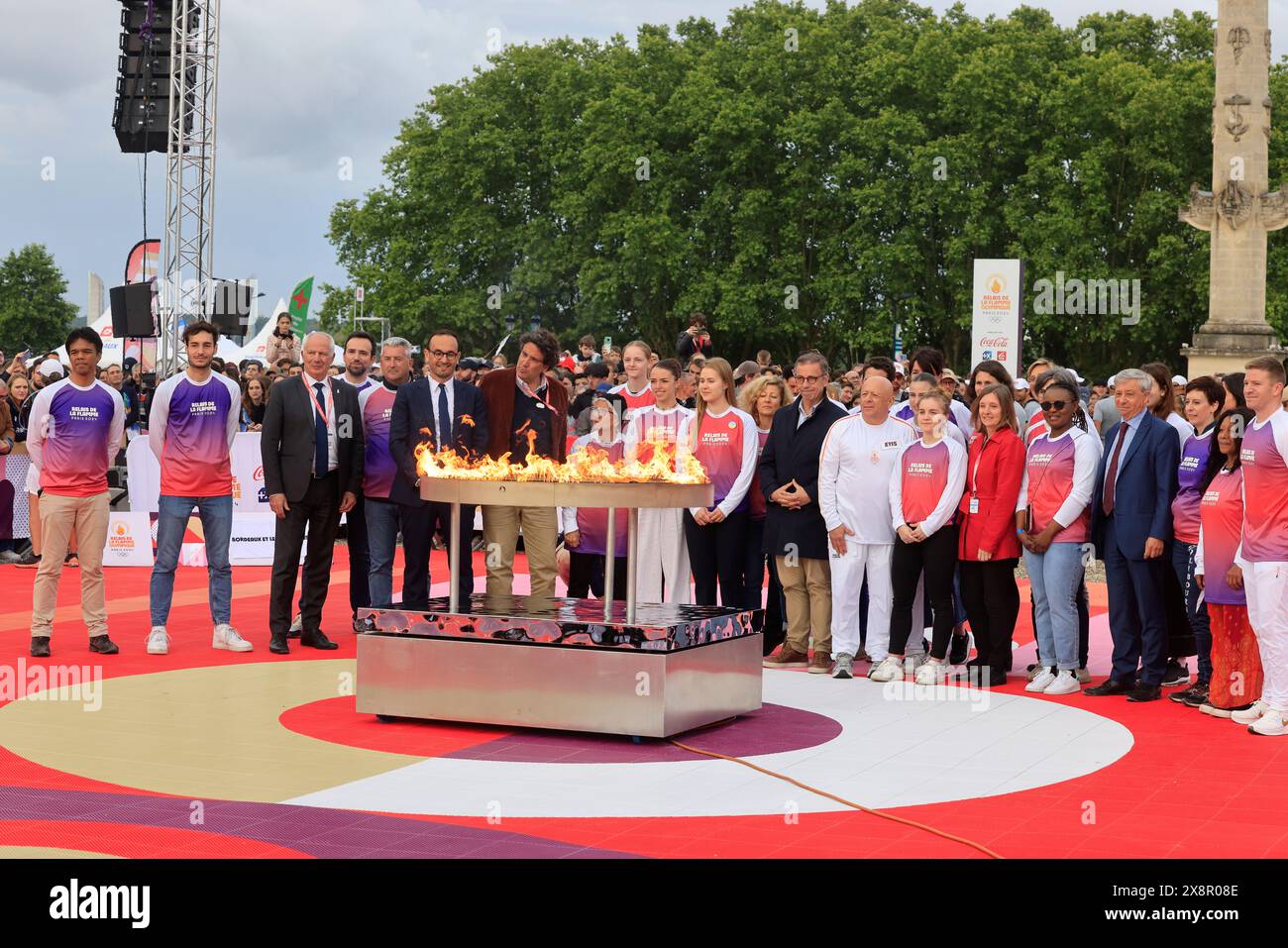 Welcoming the flame of the 2024 olympic games hi-res stock photography ...