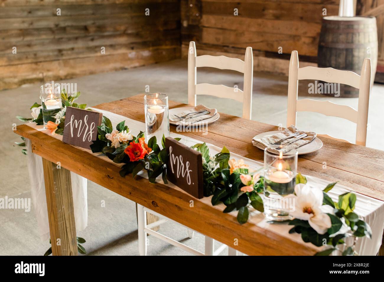 Floral wedding garland hi-res stock photography and images - Alamy