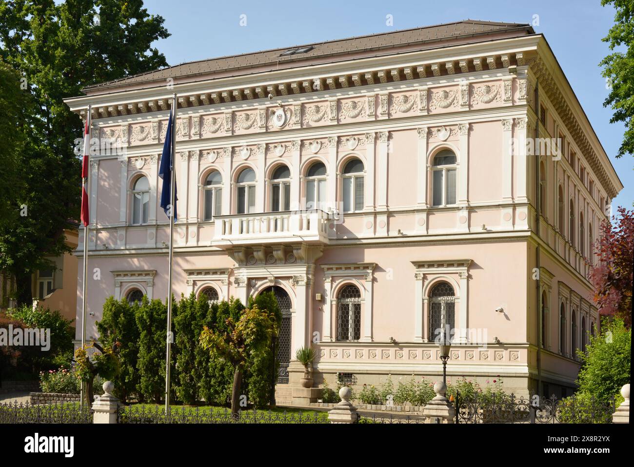 Neo renaissance venetian style building hi-res stock photography and ...