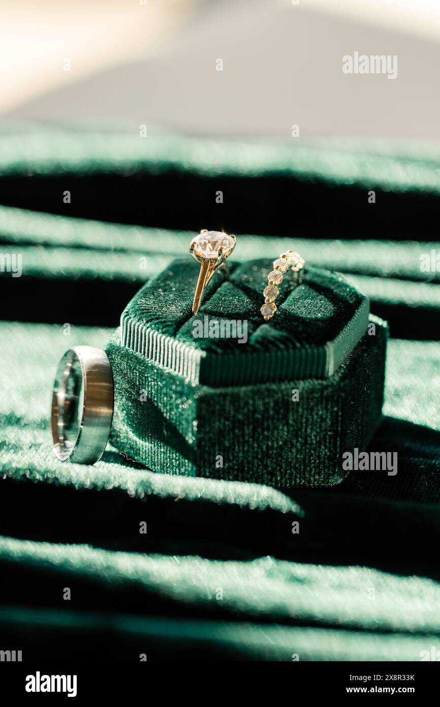 Wedding rings displayed on a green velvet box with sunlight Stock Photo ...
