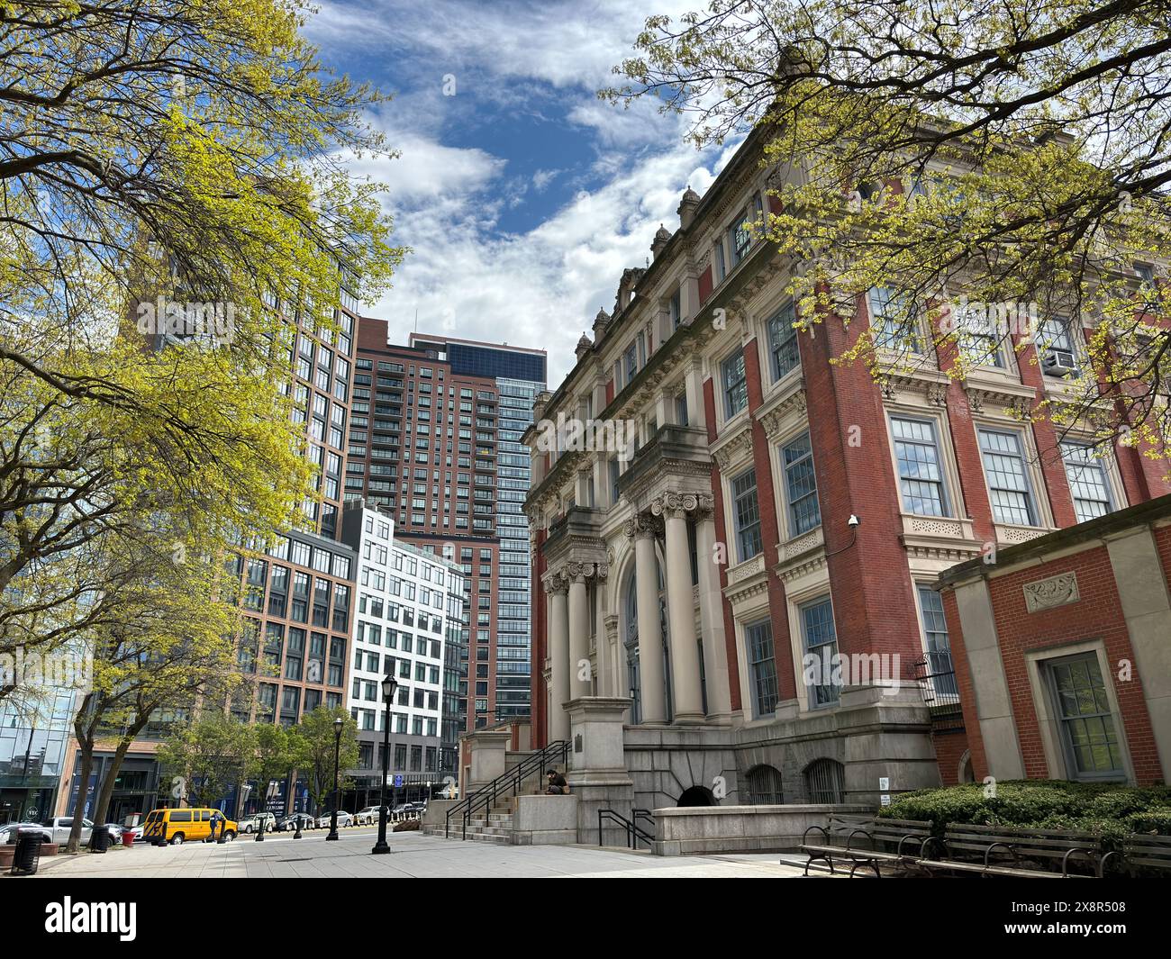 Modern courthouse structure hi-res stock photography and images - Alamy