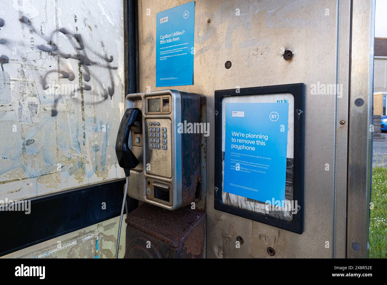 Advertising uk telephone box hi-res stock photography and images - Alamy