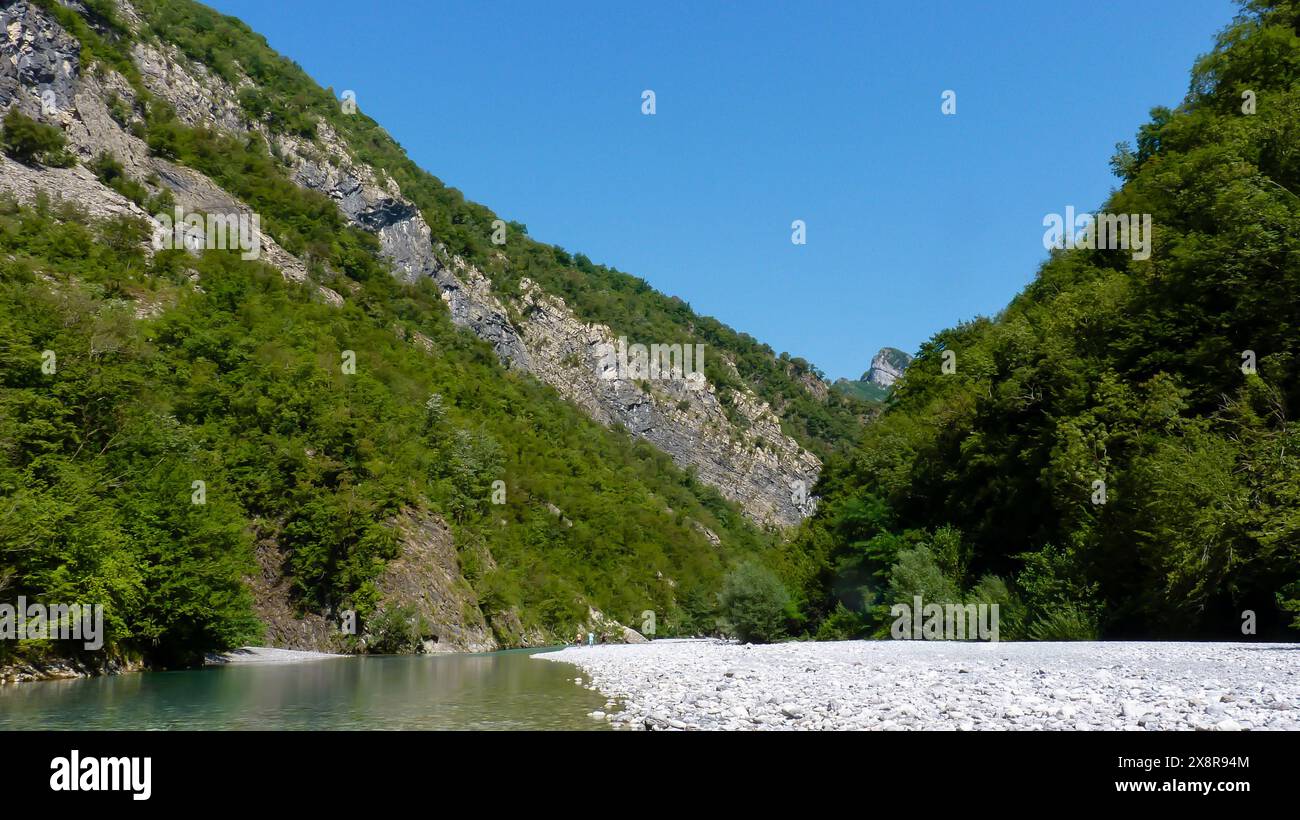 Natural river bed hi-res stock photography and images - Alamy