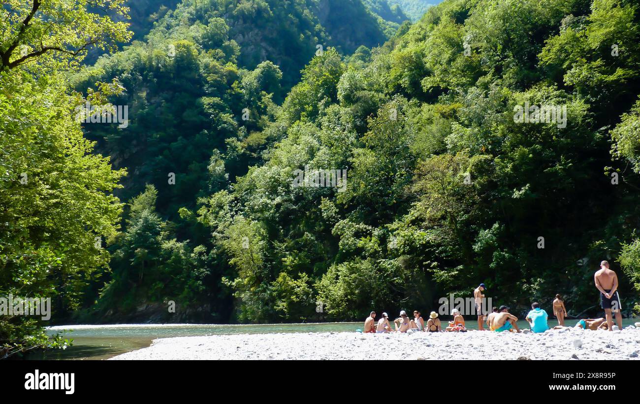 People swimming river hi-res stock photography and images - Alamy