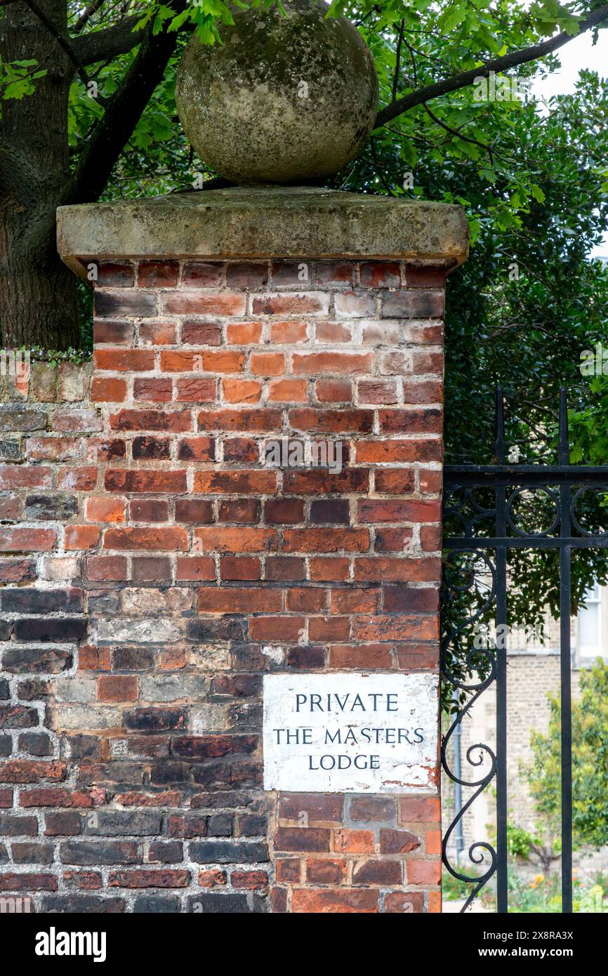 The wrought iron gate at the entrance to The Masters Lodge, Jesus ...