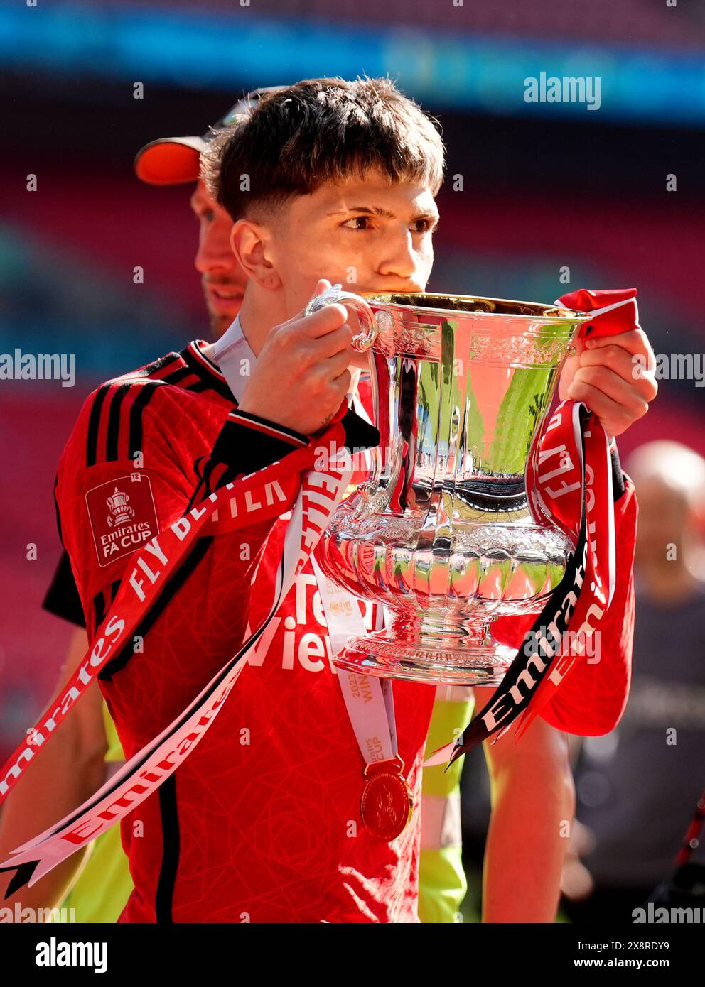 Manchester United's Alejandro Garnacho celebrates with the trophy after ...
