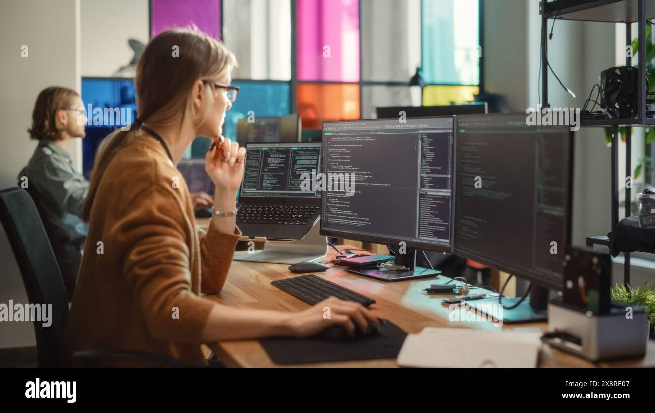 Pc displays in data hi-res stock photography and images - Alamy