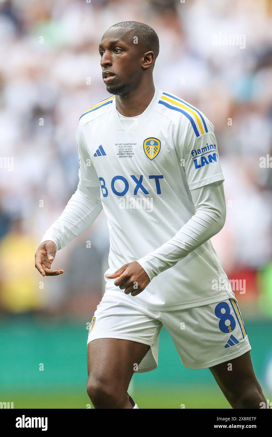 Leeds United midfielder Glen Kamara (8) during the Leeds United FC v ...