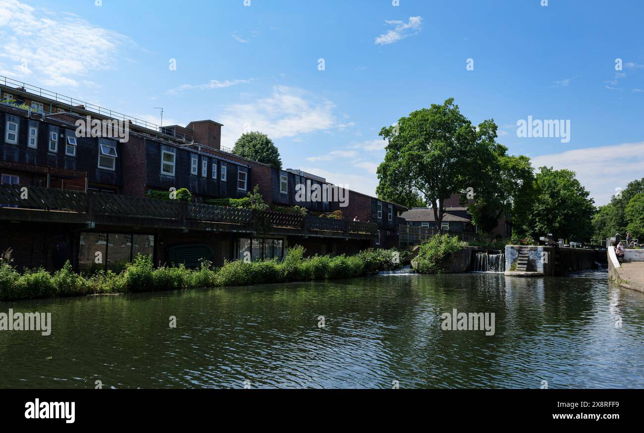 London - 06 04 2022: View of the Old Ford Lock in Victoria Park near ...