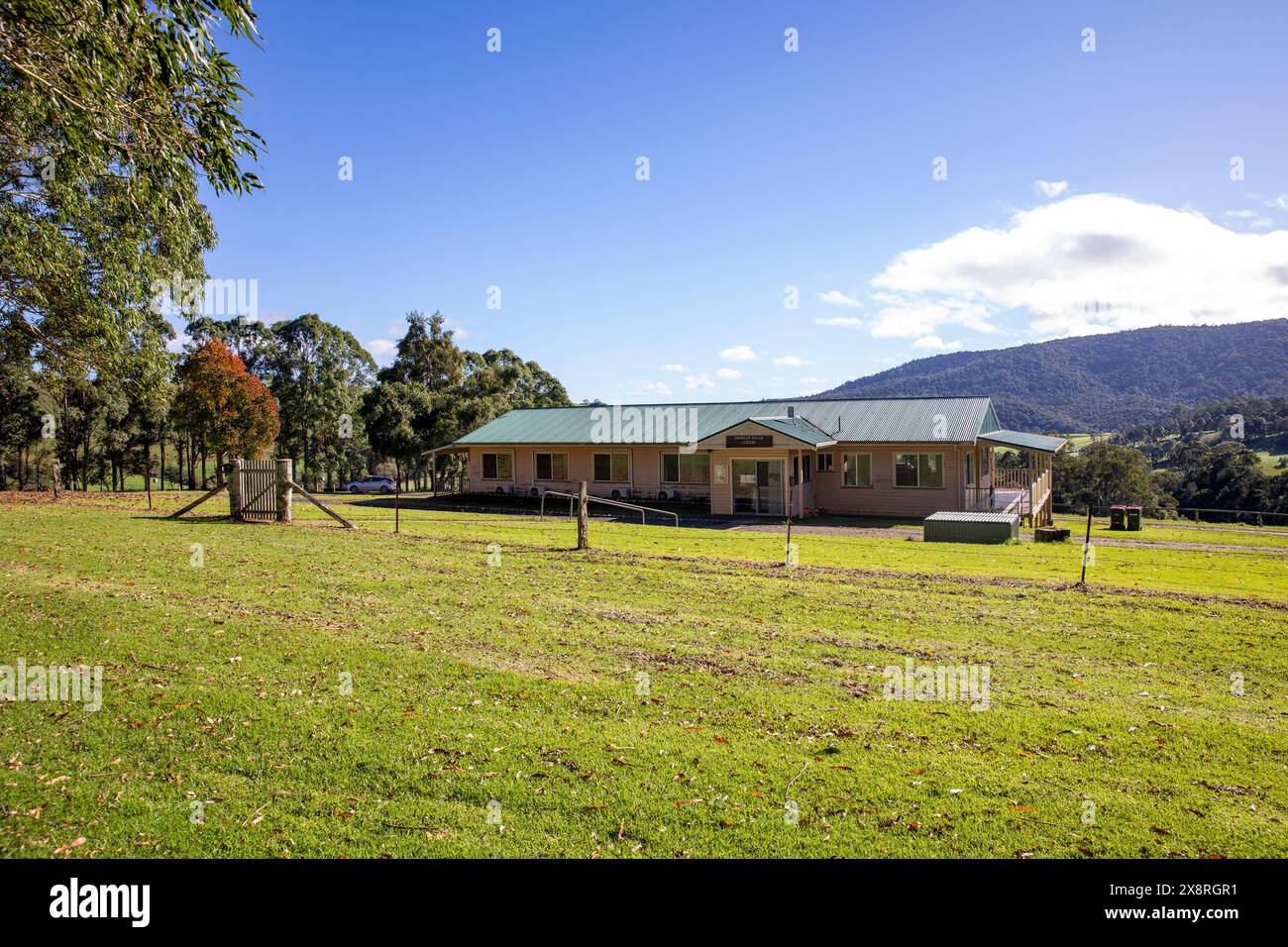 Dangar Falls Lodge camp and caravan site, at Dangar waterfall in ...