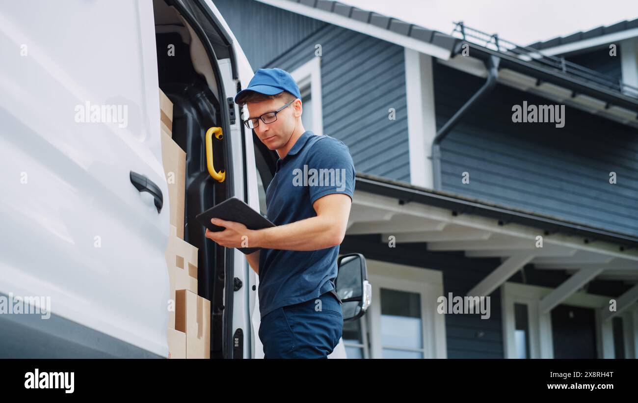 Deliver parcels next door sign hi-res stock photography and images - Alamy