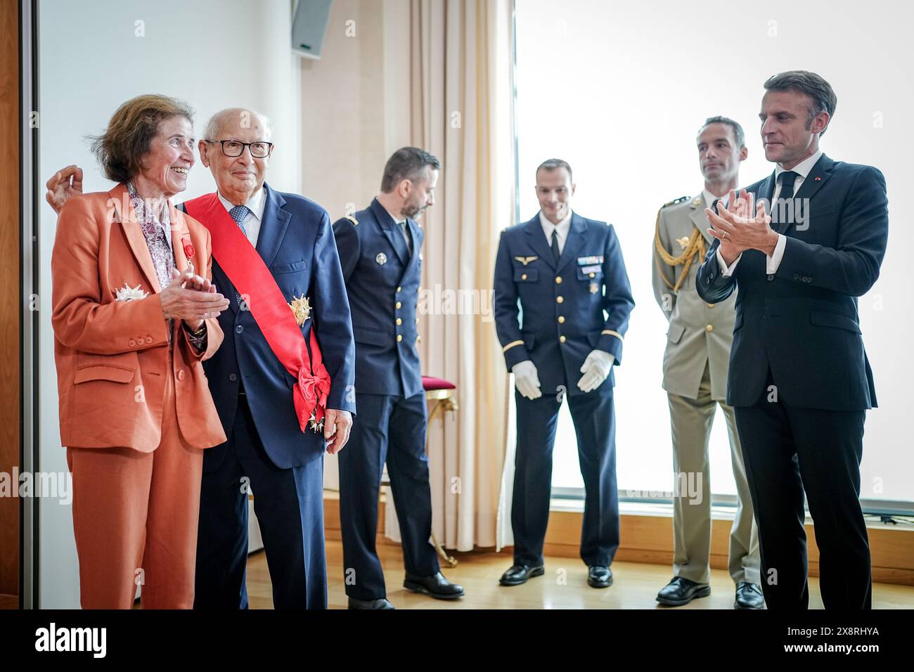 Berlin, Germany. 27th May, 2024. Emmanuel Macron (r), President of ...