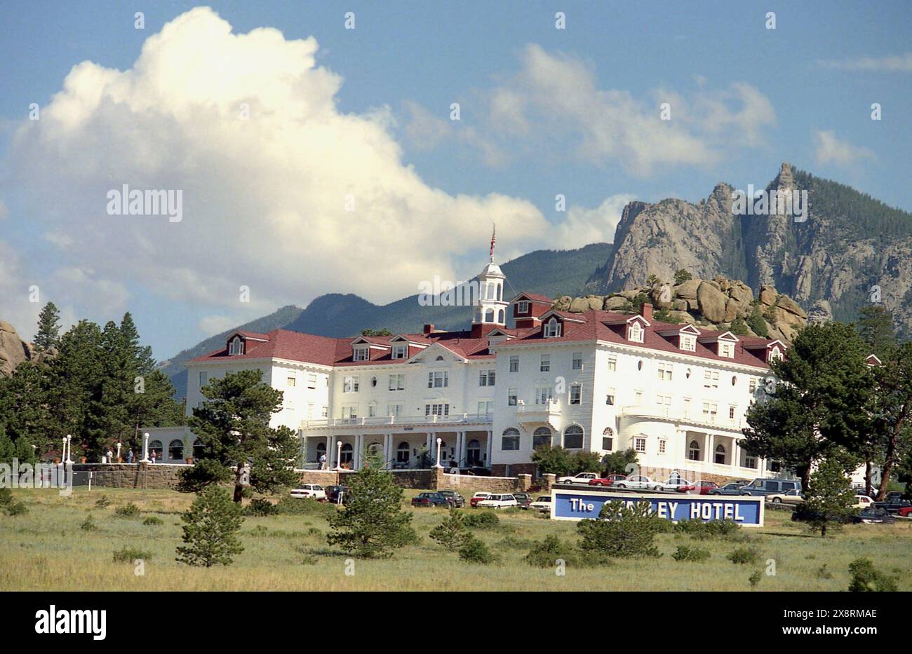 Colorado, U.S.A., approx. 1987. Exterior view of the Stanley Hotel (b ...