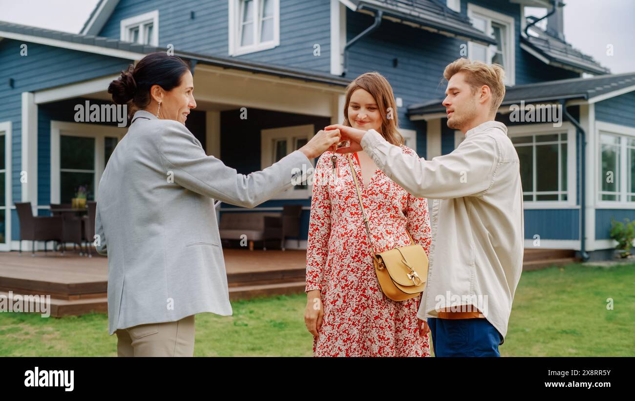 Real estate acquisition hands hi-res stock photography and images - Alamy