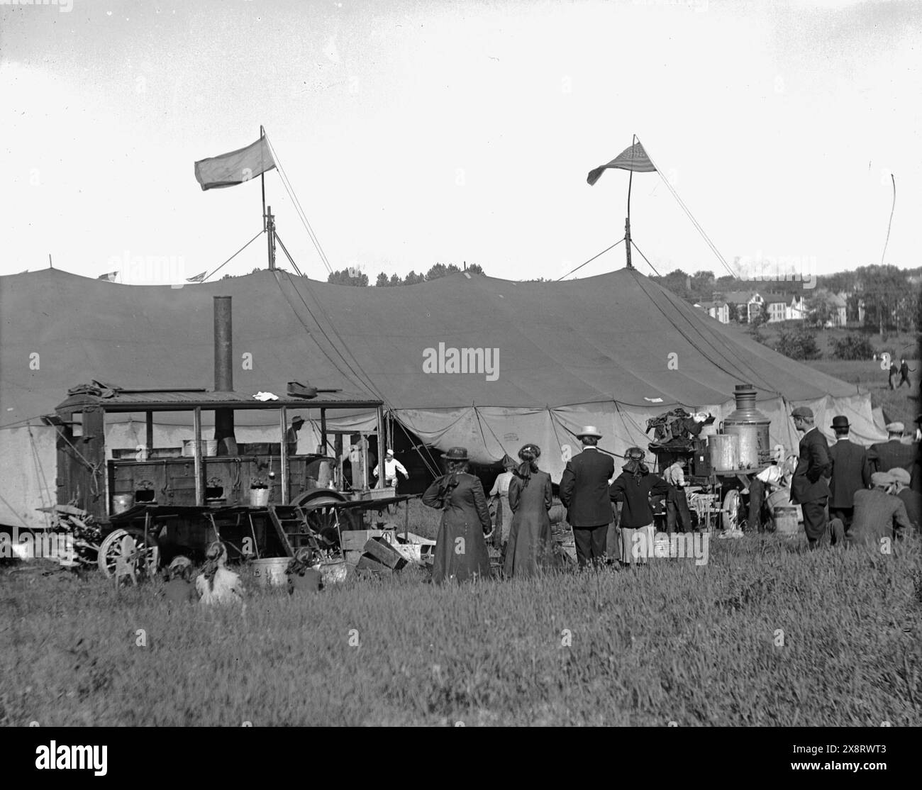 Circus wagon hi-res stock photography and images - Alamy