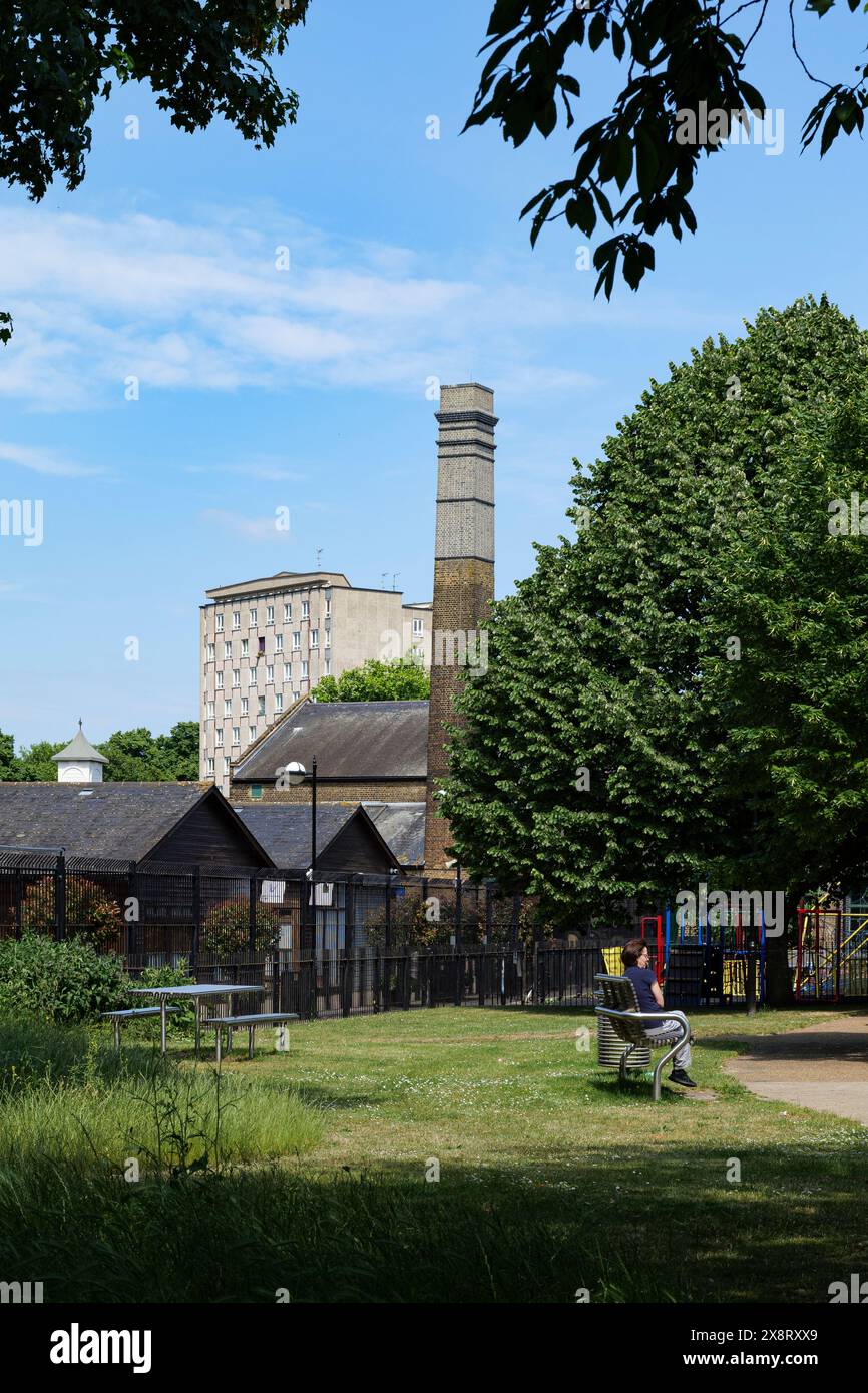 London - 06 04 2022: View of Wennington Green park near Roman Rd Stock ...