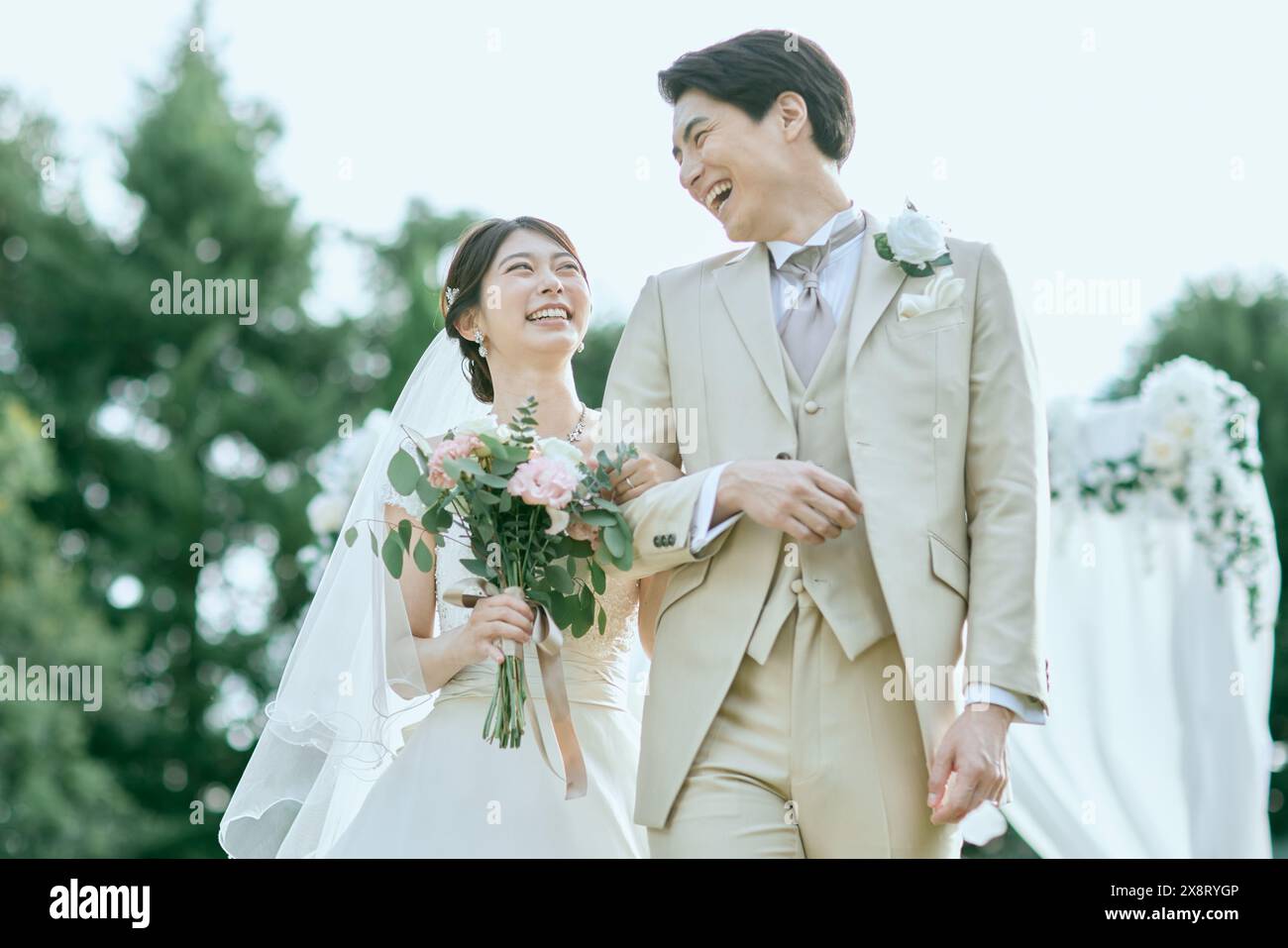 Japanese newly married couple walking down the aisle Stock Photo - Alamy