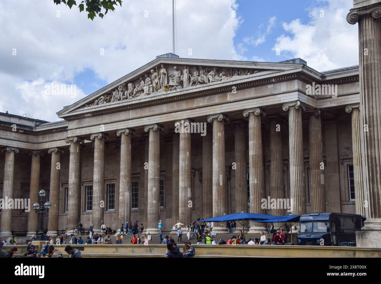 National portrait gallery view from trafalgar square hi-res stock ...