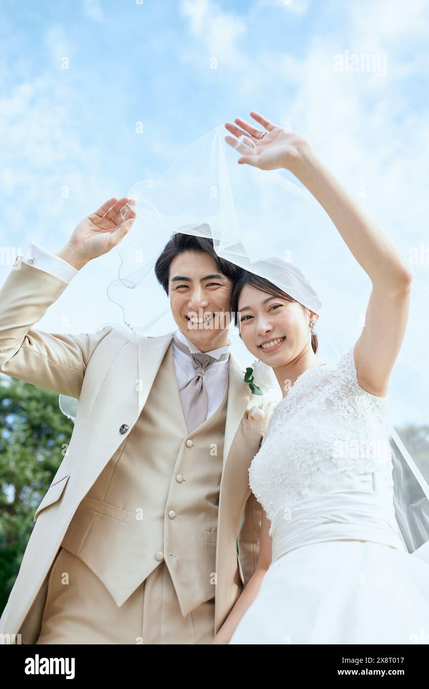 Japanese newly married couple holding veil Stock Photo - Alamy