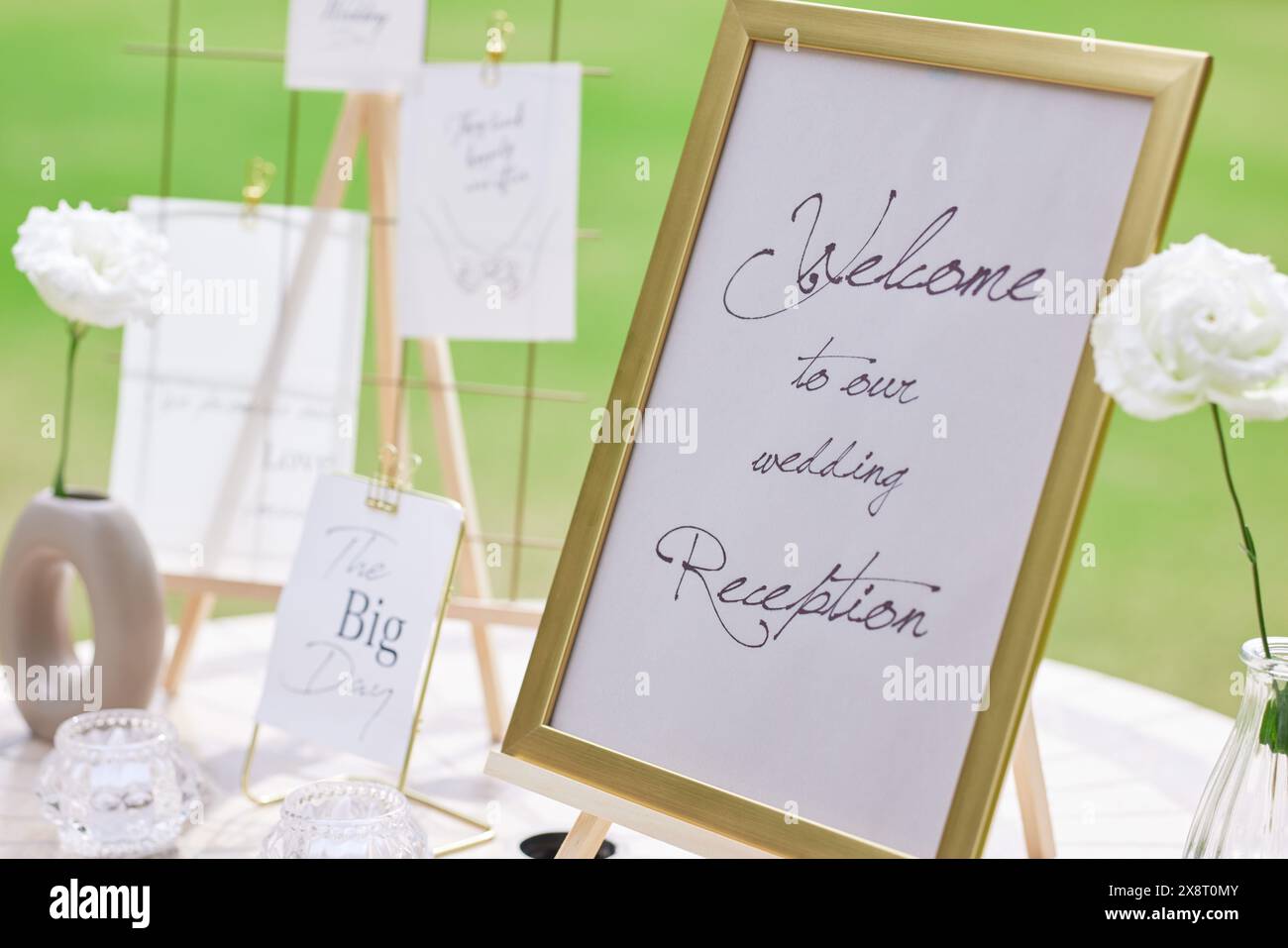 Wedding reception table with flowers and sign Stock Photo - Alamy