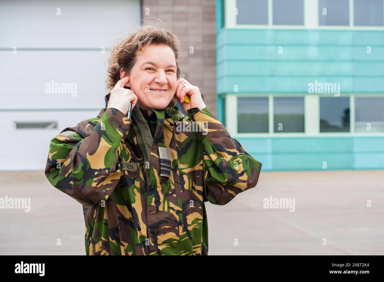 Female military personnel hi-res stock photography and images - Alamy