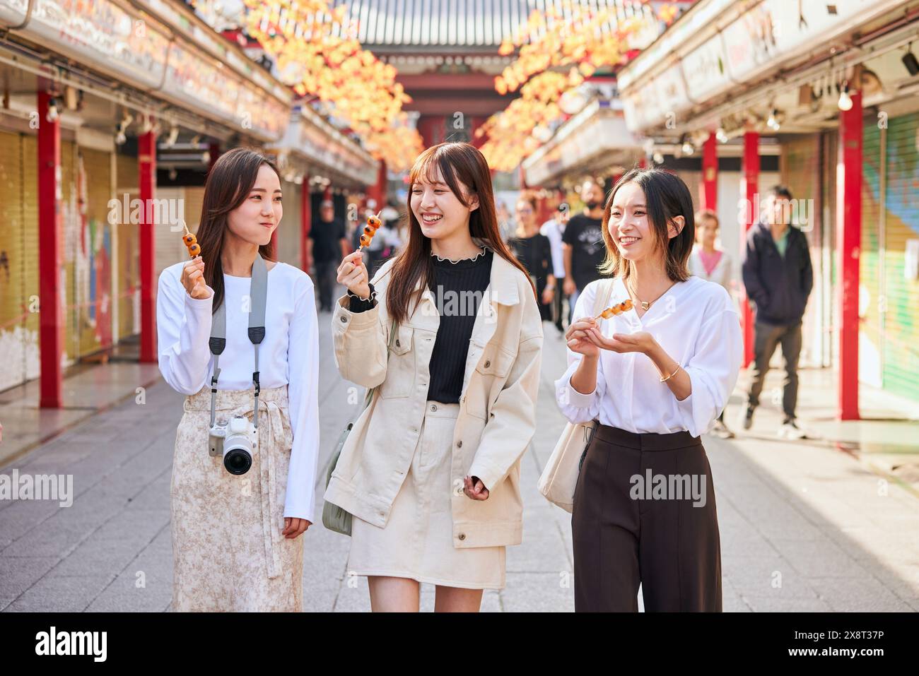 Japanese traditional candy tourist hi-res stock photography and images ...