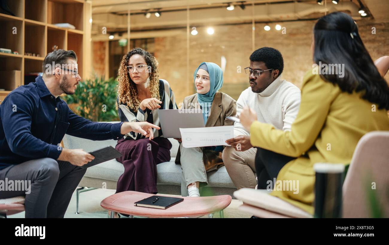 Group students discuss problem hi-res stock photography and images - Alamy