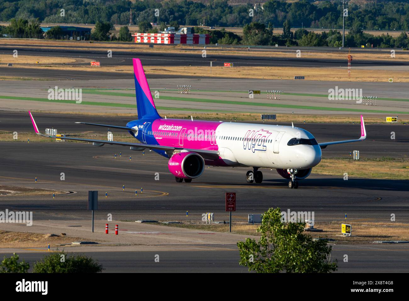 Airbus A321 neo airliner of the low-cost airline Wizz Air Stock Photo ...