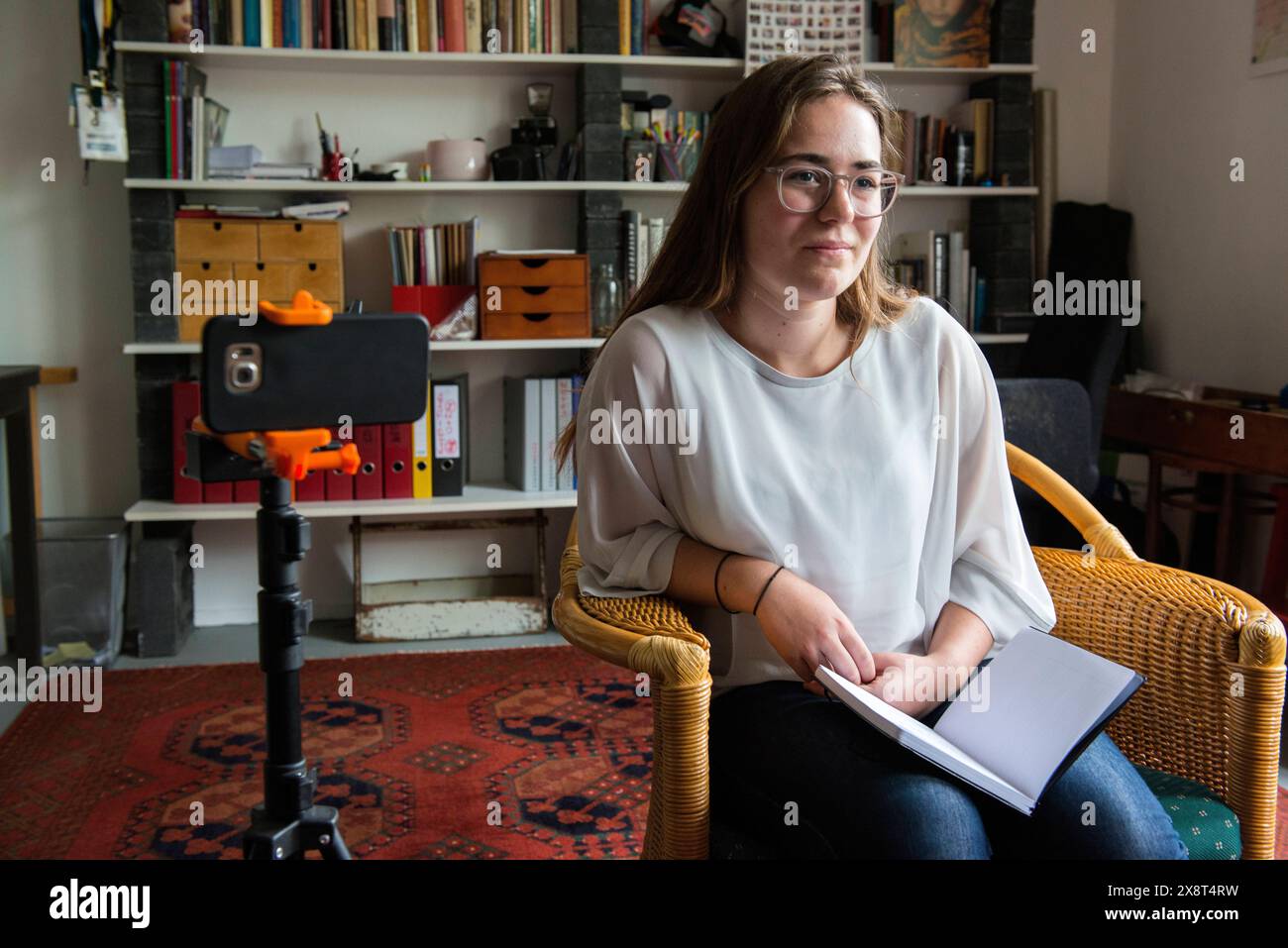 Bachelorstudent hi-res stock photography and images - Alamy