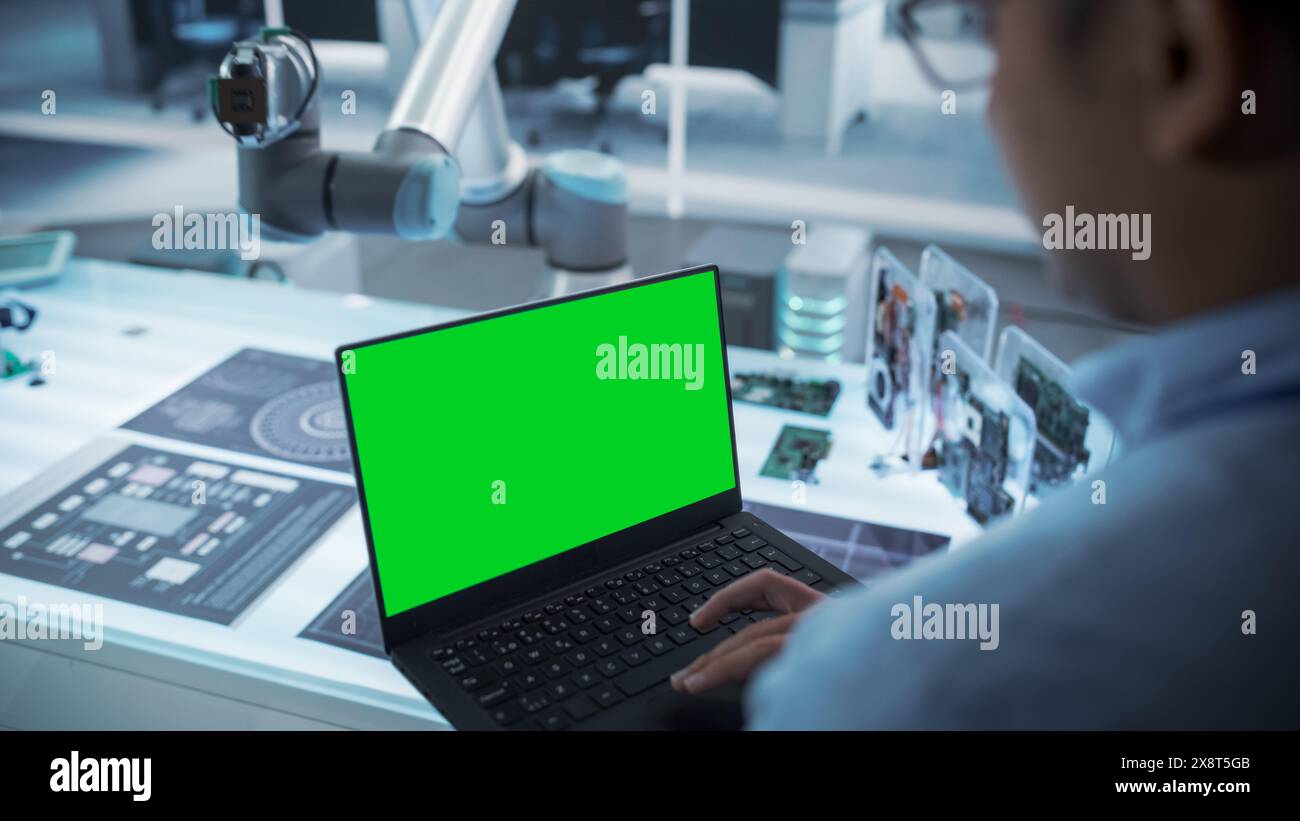 Engineer in office green screen hi-res stock photography and images - Alamy
