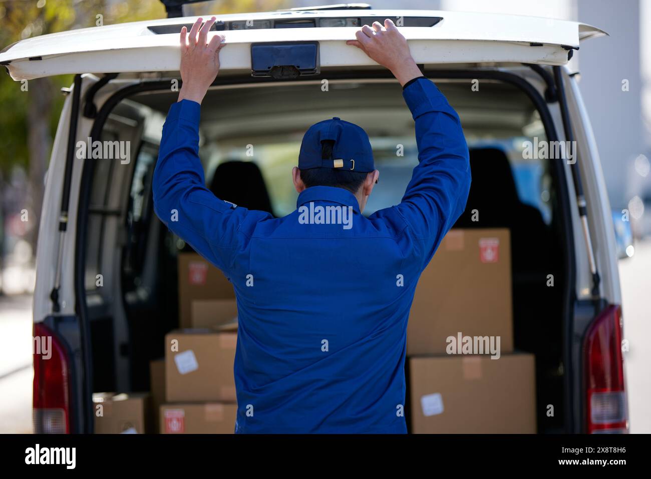 Japanese delivery man checking boxes in the car Stock Photo - Alamy
