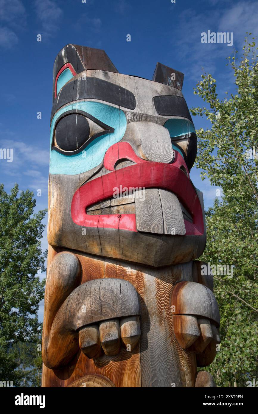 Beaver totem hi-res stock photography and images - Alamy