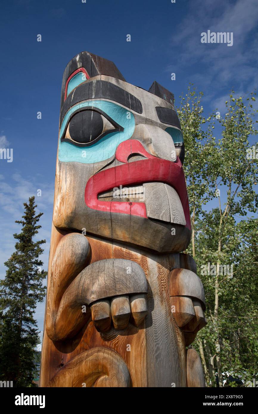 Beaver totem hi-res stock photography and images - Alamy