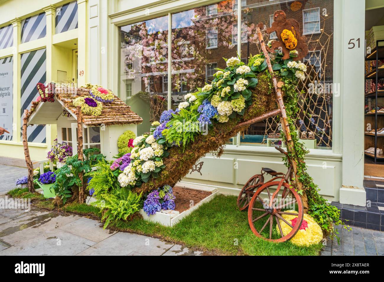 LONDON, UK - MAY 25, 2024: Spectacular floral displays for Chelsea in ...