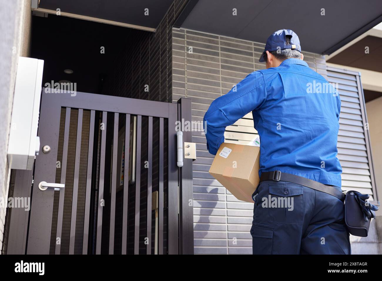 Japanese delivery man delivering boxes Stock Photo - Alamy