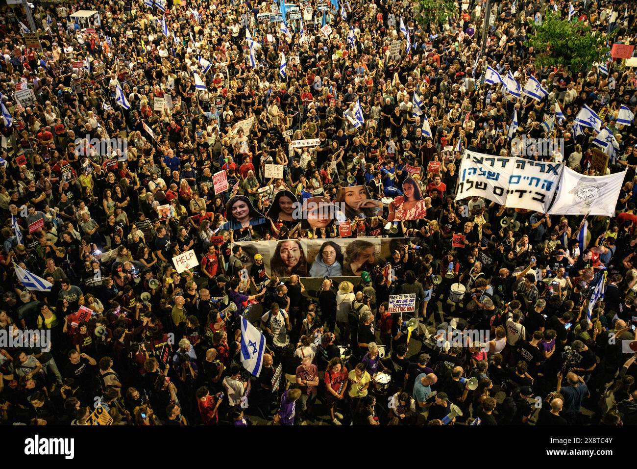 Israeli idf female soldiers from hi-res stock photography and images ...