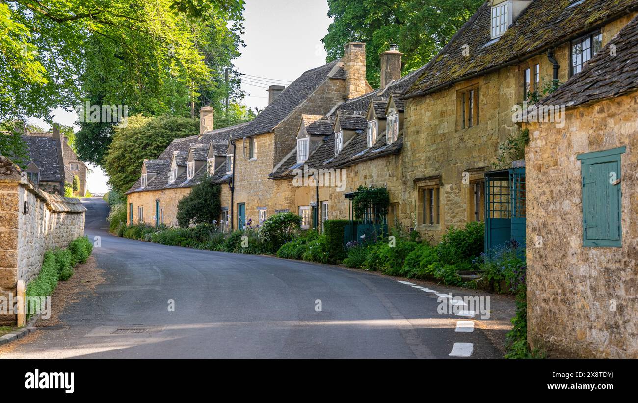 Charming villages in cotswolds hi-res stock photography and images - Alamy