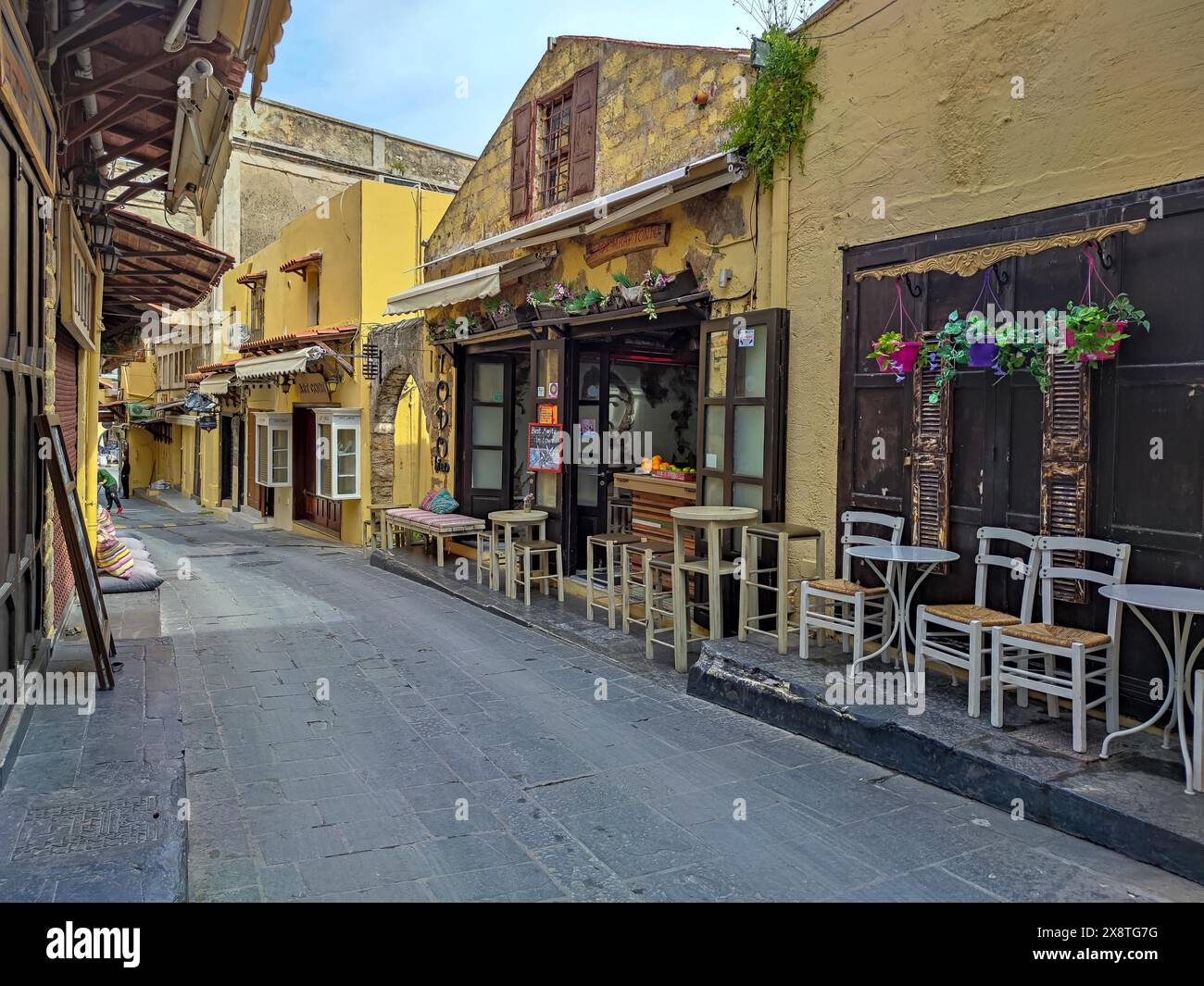 Medieval alley, UNESCO World Heritage Site, Old Town, Rhodes Town ...