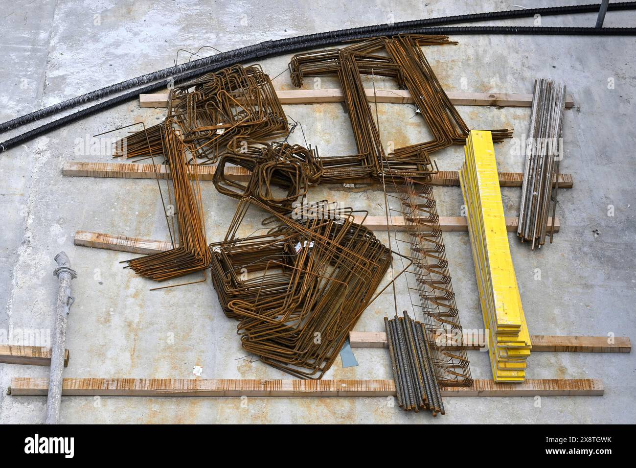 Construction site Reinforcing bars Stock Photo - Alamy