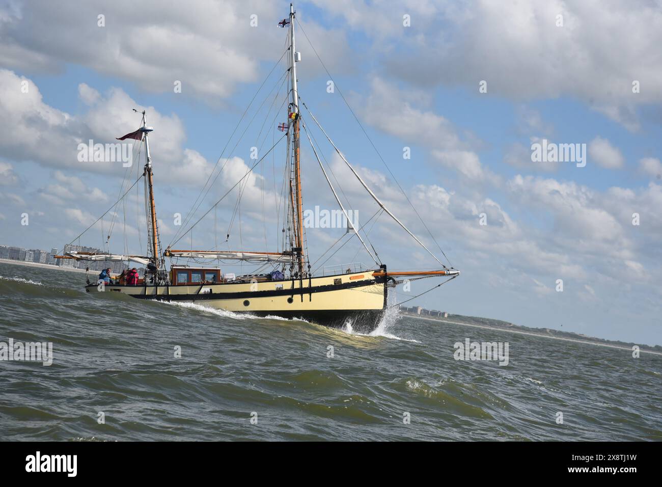 Our Lizzie Dunkirk Little Ship leaving Ostende and going pass the ...