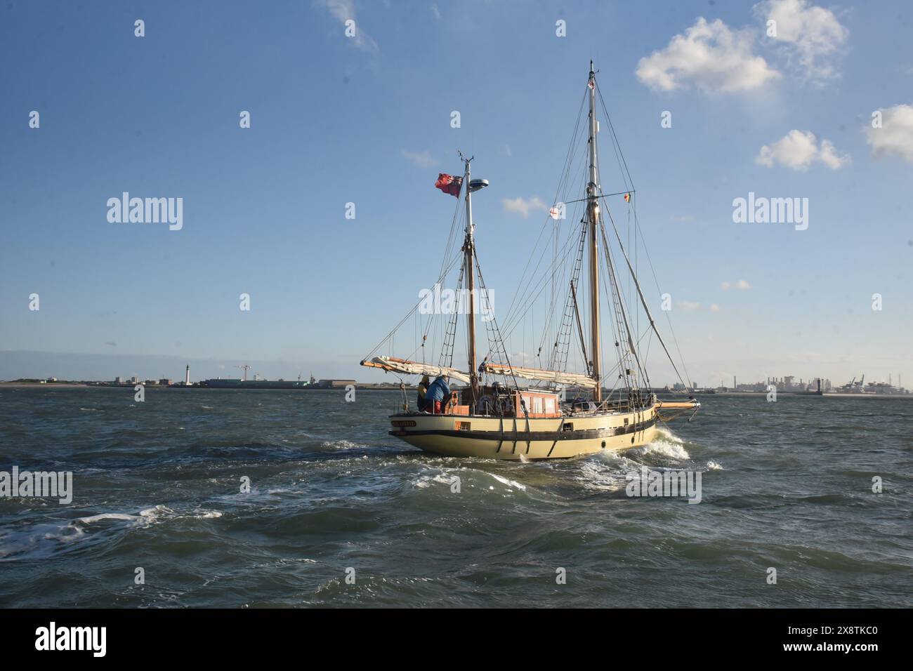 Our Lizzie Dunkirk Little Ship leaving Ostende and going pass the ...