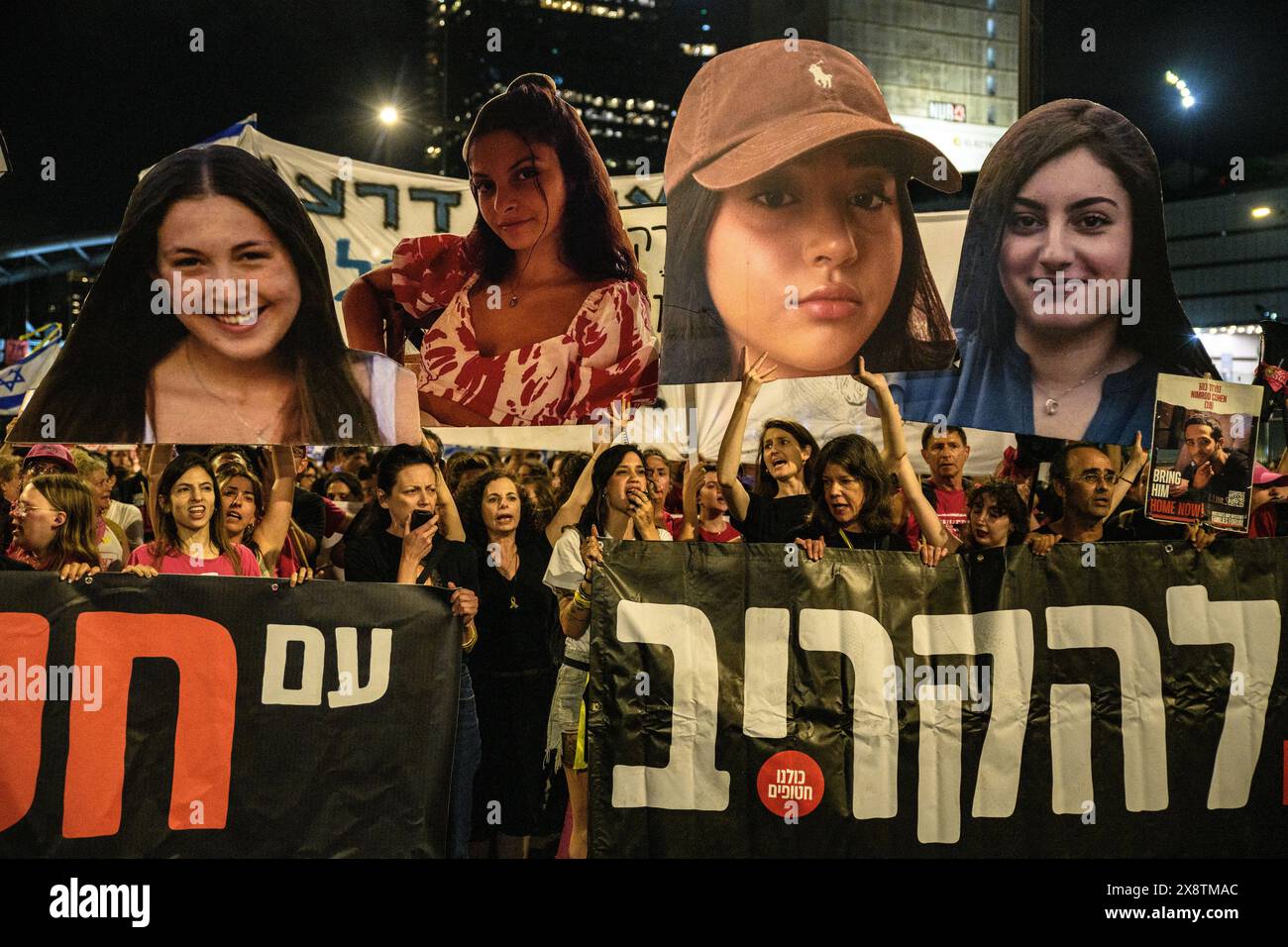 Israeli idf female soldiers from hi-res stock photography and images ...