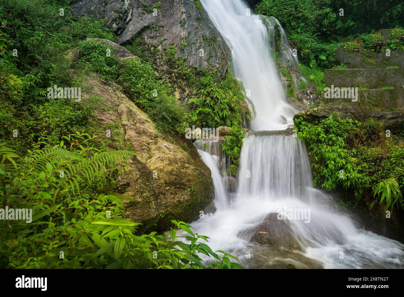 Beautiful Paglajhora waterfall on Kurseong, Himalayan mountains of ...