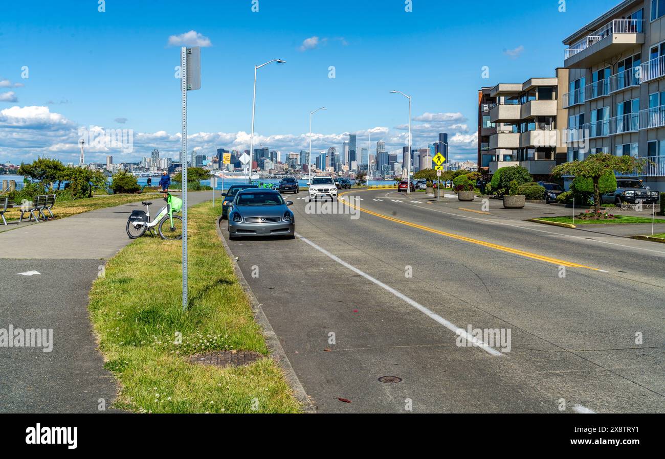 A view of the Seattle skyline from Alki Beach in West Seattle ...