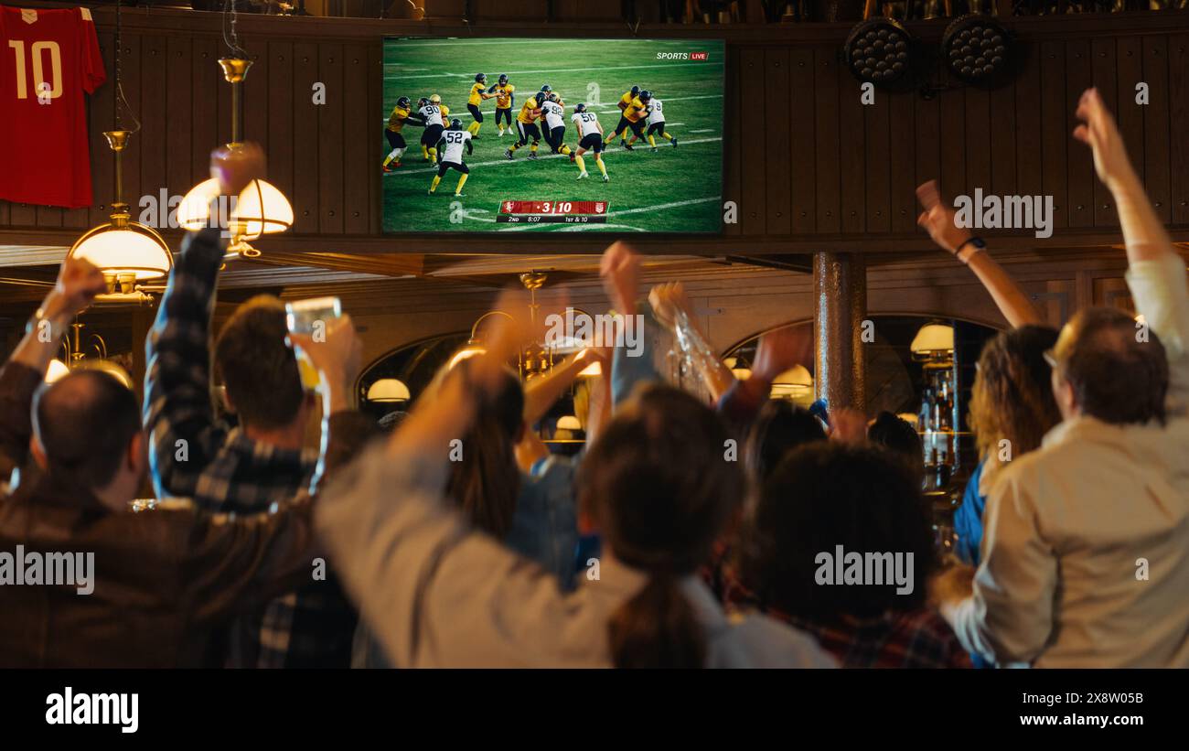 Crowd watching american football hi-res stock photography and images ...