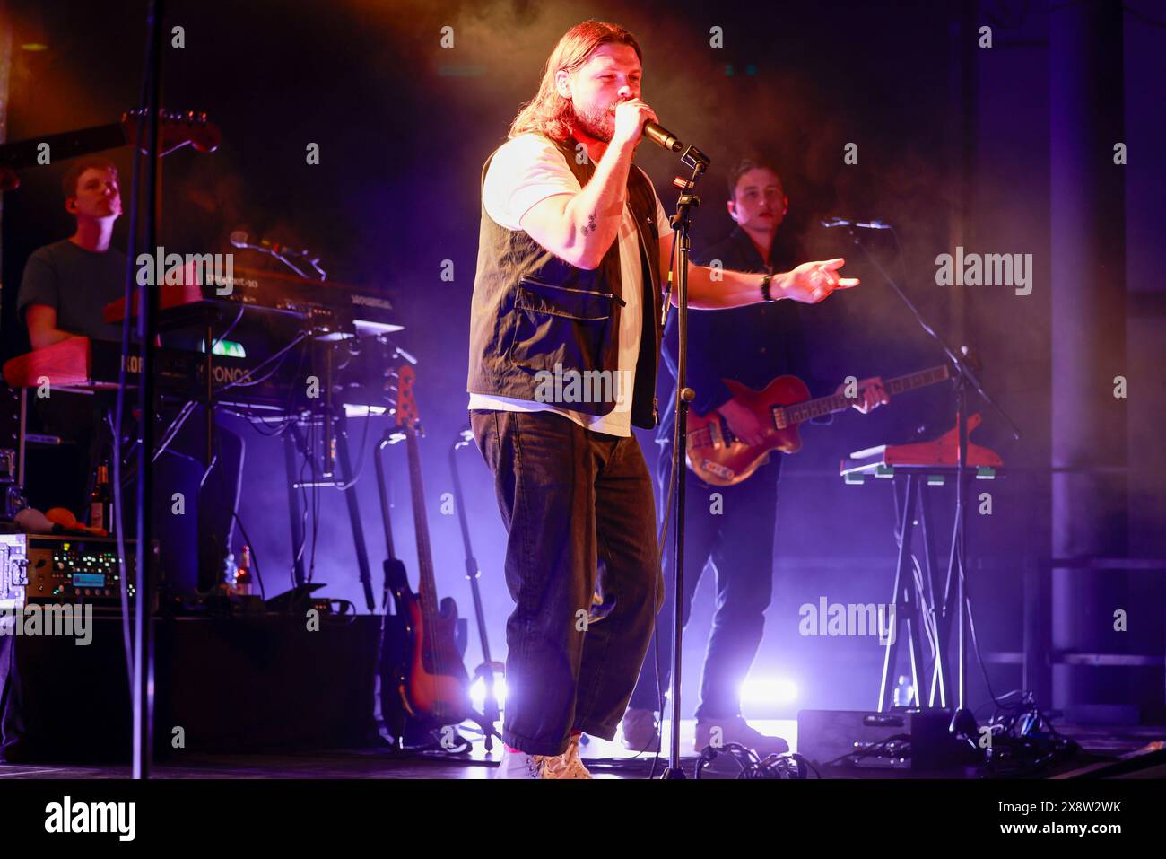 Mighty oaks singer hi-res stock photography and images - Alamy