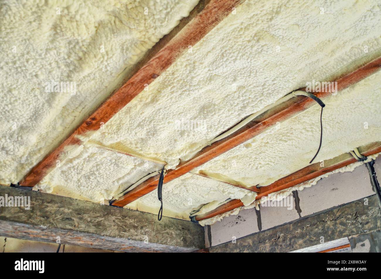 Insulation of the ceiling in the house with polyurethane foam ...