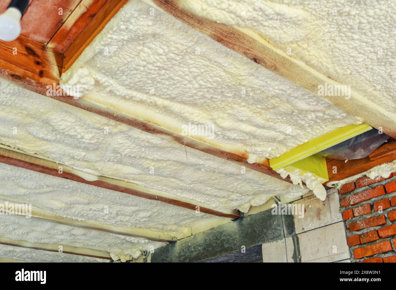 Insulation of the ceiling in the house with polyurethane foam ...
